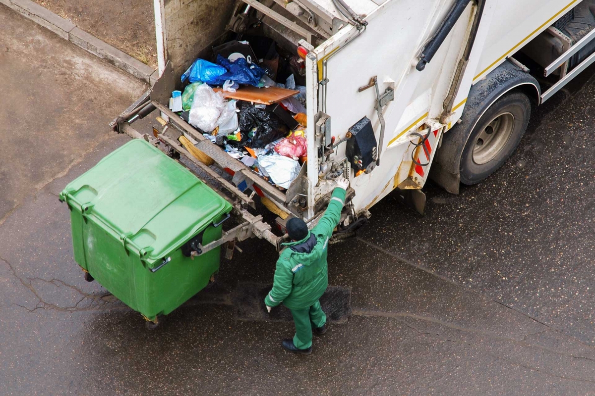 About Us | Universal Waste